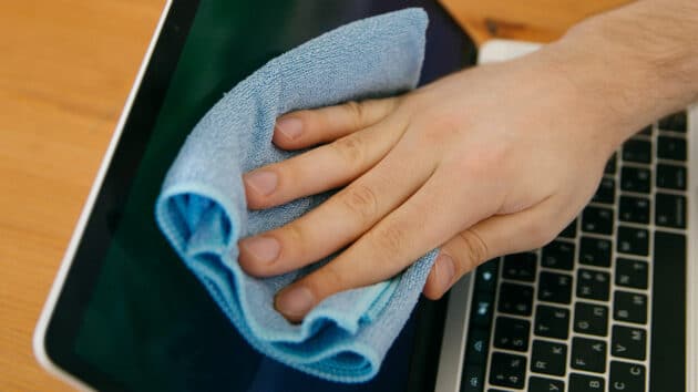 What You Should Do When Your Laptop Gets Wet?